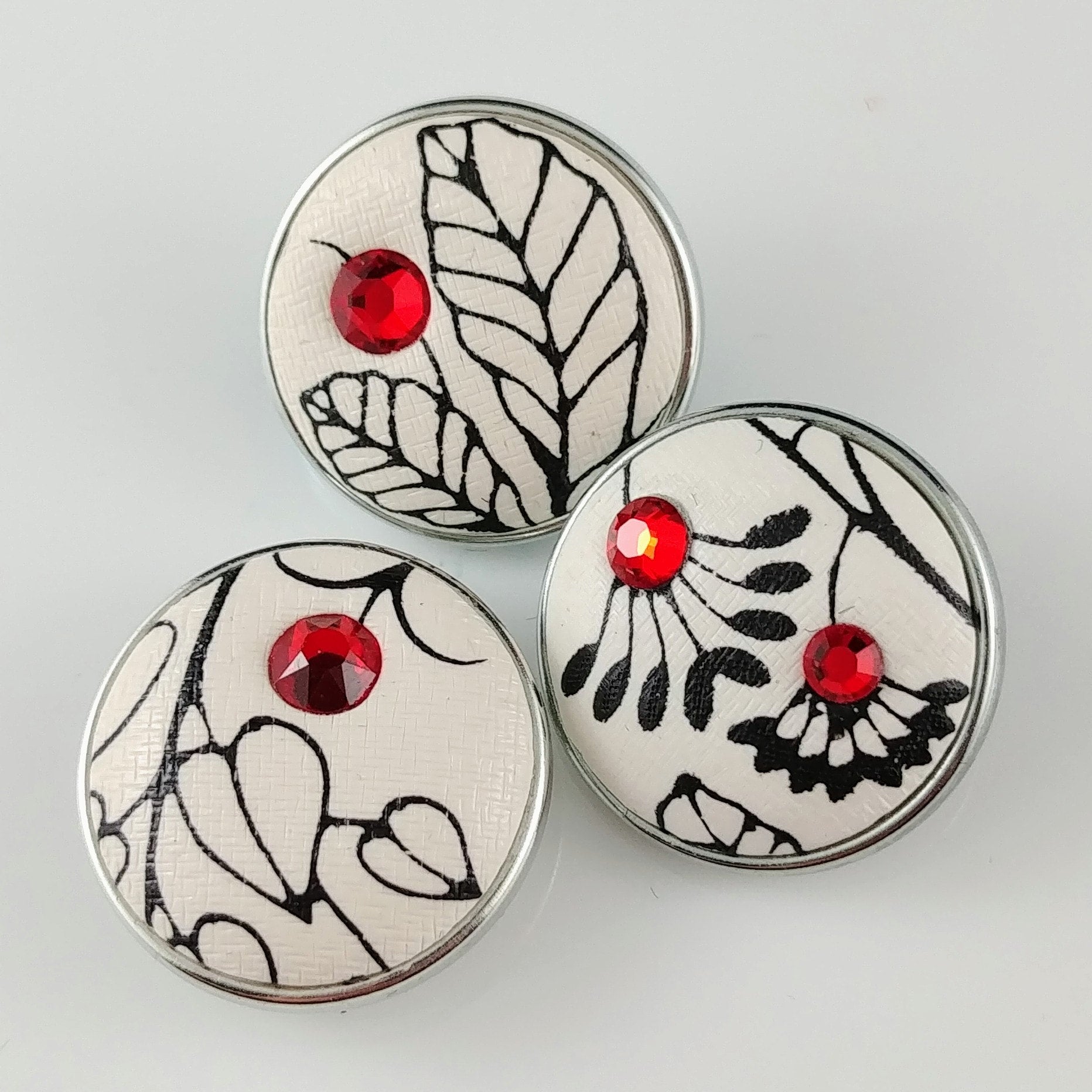 Garden Print Snaps in Black & White with Red Crystal - Assorted Styles ...