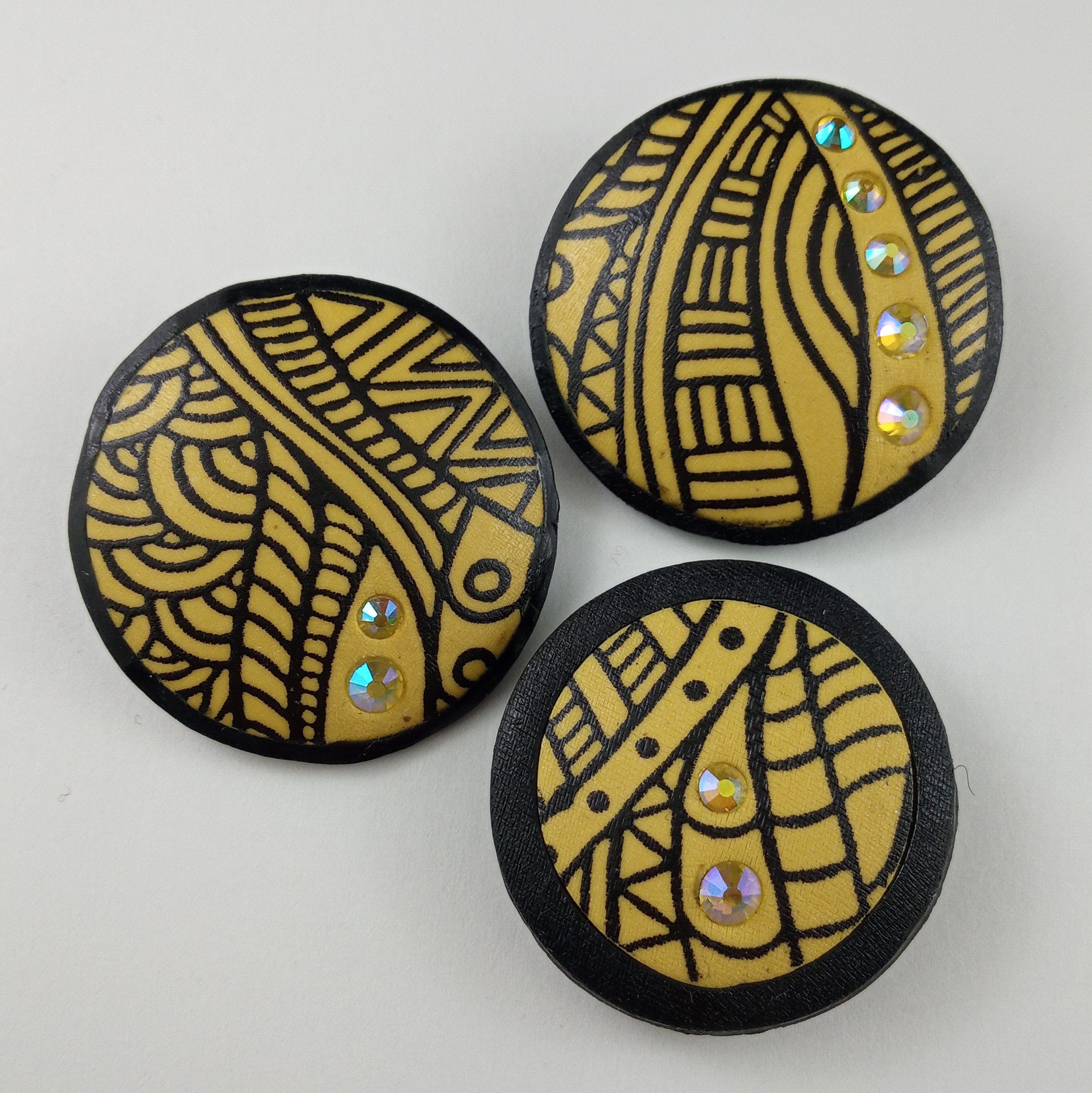 Large Graphic Print Snaps in Samoan Sun & Black - Assorted Styles | 2 ...