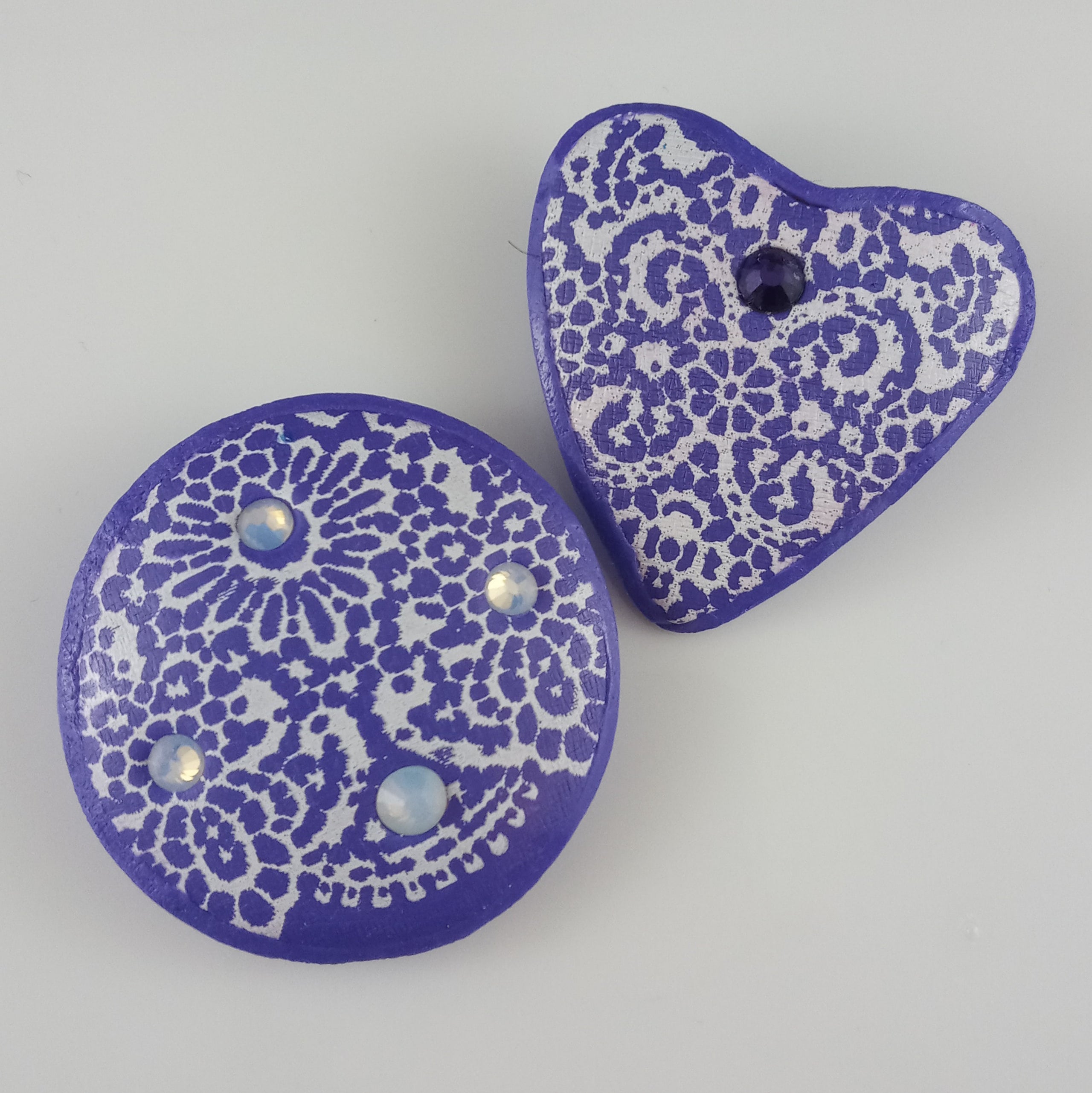 Large Lace Snaps in Very Peri & White - Assorted Styles | 2 Good Claymates